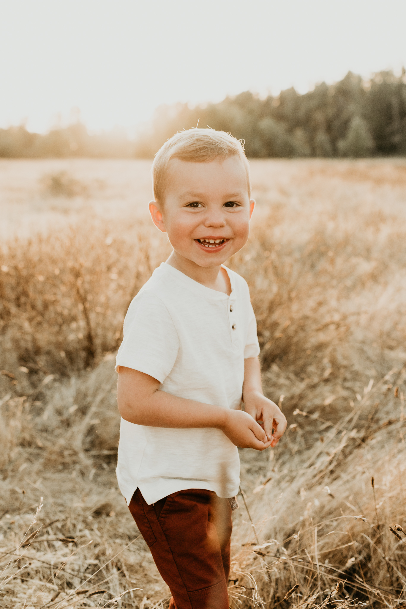 Golden Hour Family Photos - Caitlin Forster Photography